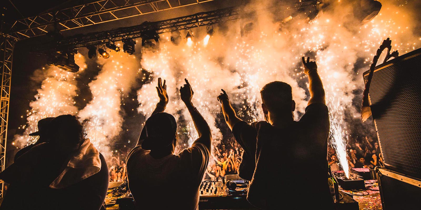 header-indoor-stage-pyro-01 - Dynamite FX